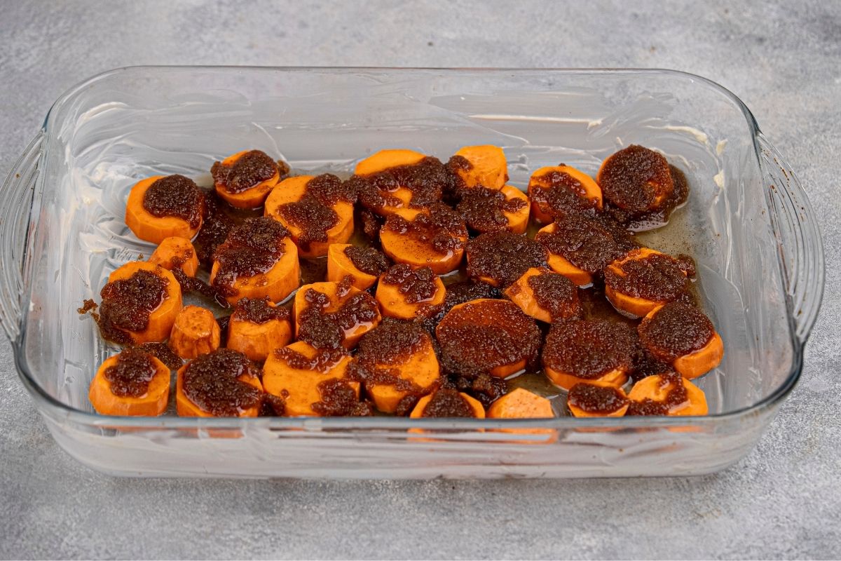 Southern Candied Yams Recipe (Easy Candied Sweet Potato) - Yum and Yummer